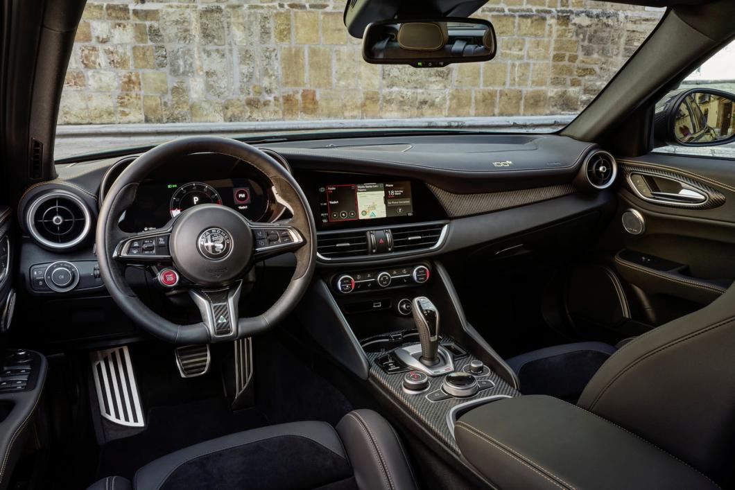 Alfa Romeo Giulia QV et Stelvio QV. Une série limitée pour les 100 ans ...