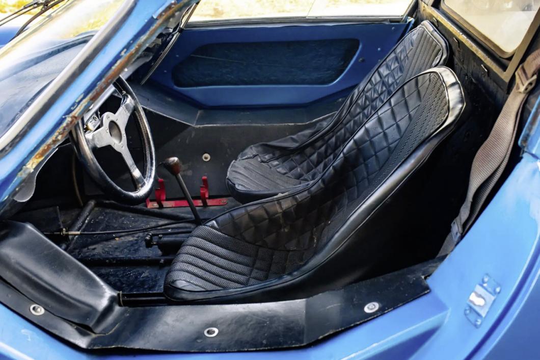 24H du Mans. L'authentique Alpine A210 et son Estafette toujours à vendre