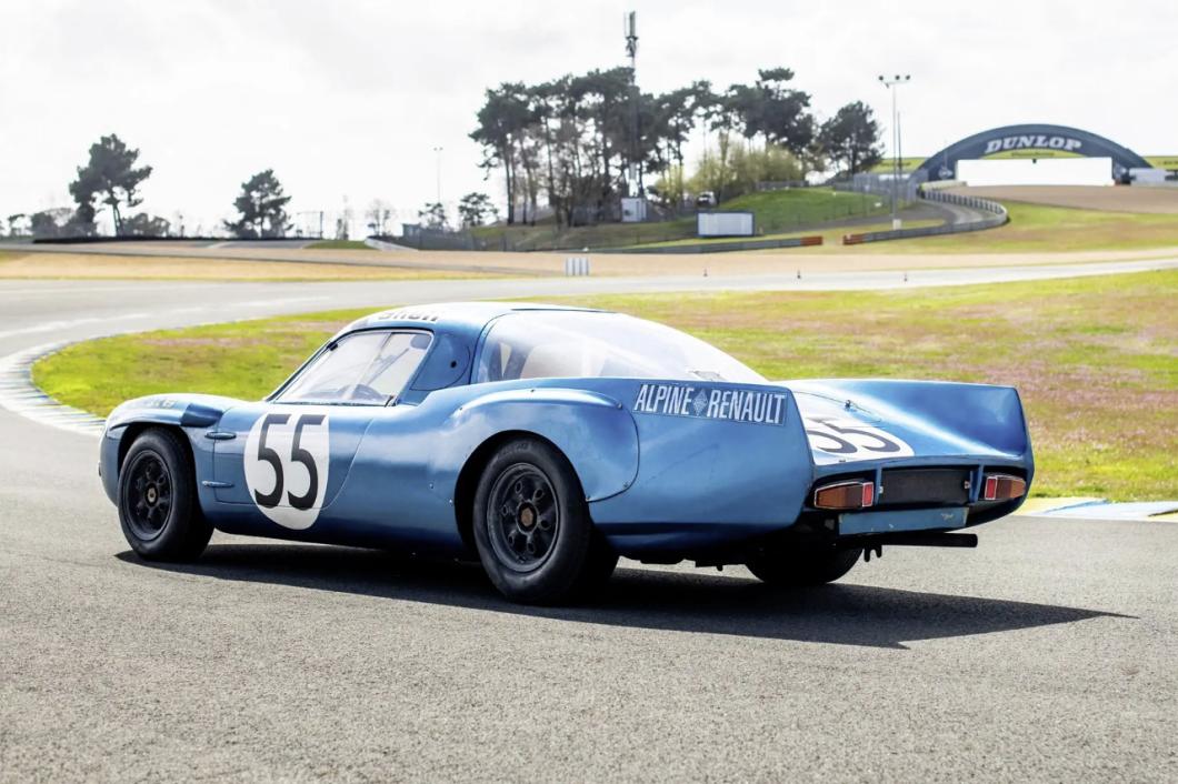 24H du Mans. L'authentique Alpine A210 et son Estafette toujours à vendre