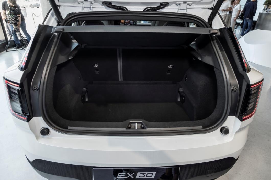 Volvo EX30 (2023). A bord du SUV urbain 100 % électrique