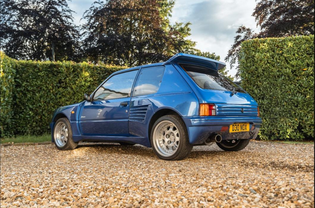 Une rare Peugeot 205 GTI Dimma à vendre aux enchères