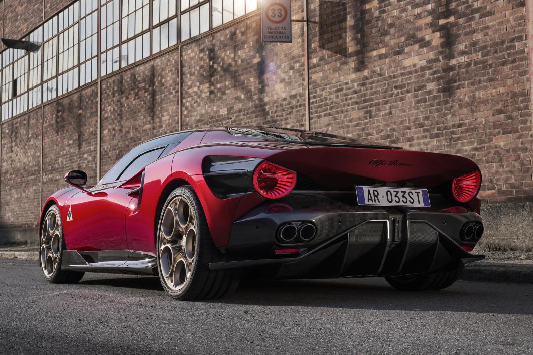 Alfa Romeo 33 Stradale (2023). Photos et informations officielles sur la nouvelle supercar