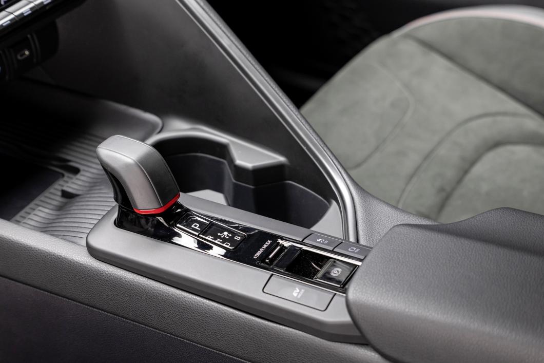 Essai Toyota C-HR (2024) : encore plus spectaculaire et hybride ...