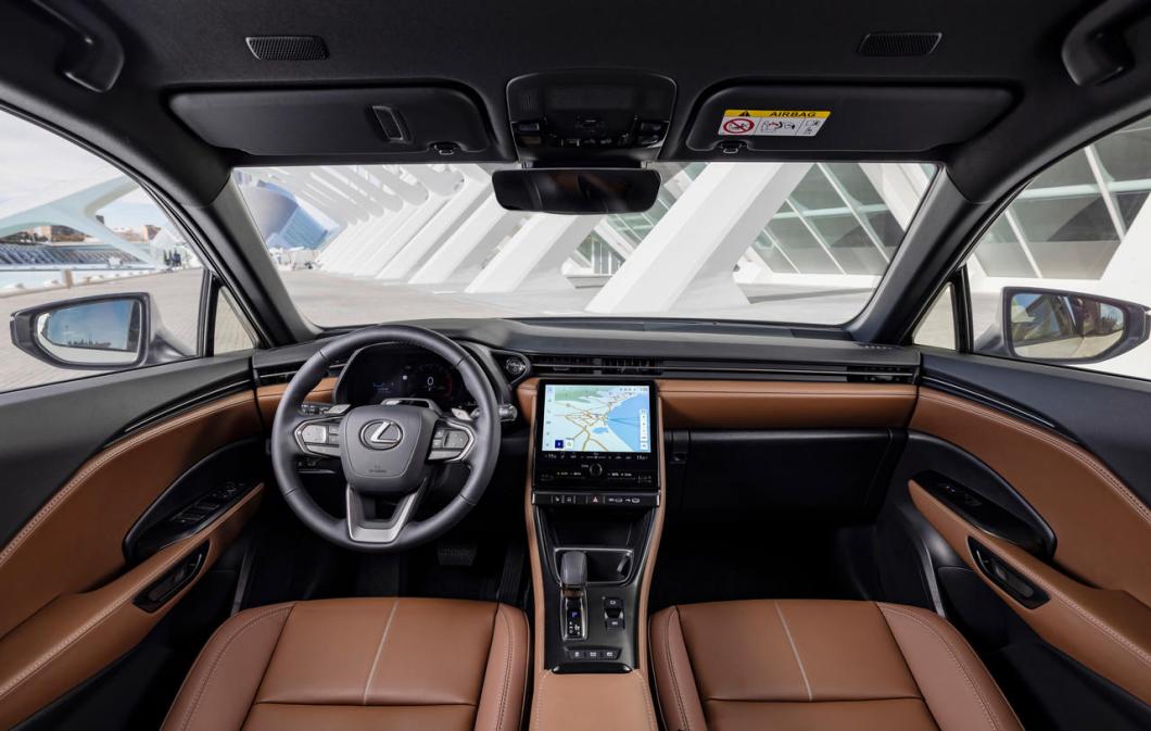 Essai Lexus LBX (2024) : une Toyota Yaris Cross en smoking