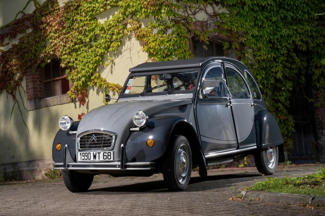 La dernière Citroën 2CV exposée au Musée national de l'Automobile à ...