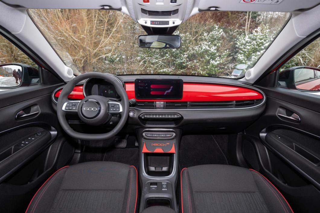 Essai comparatif : la Fiat 600e Red défie la MG4 Standard