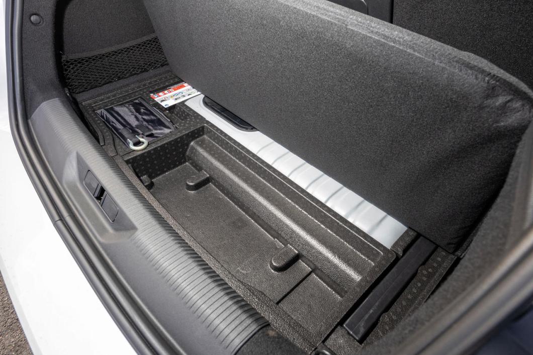 Essai comparatif : Peugeot 308 électrique ou hybride rechargeable ...