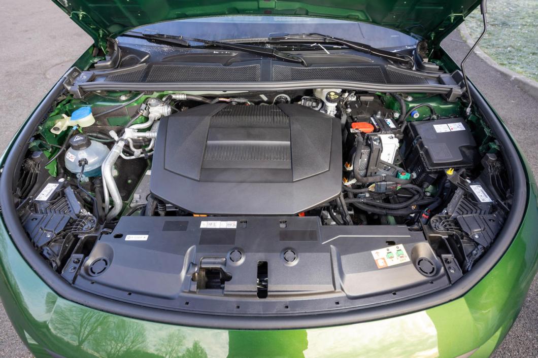 Essai comparatif : Peugeot 308 électrique ou hybride rechargeable ...