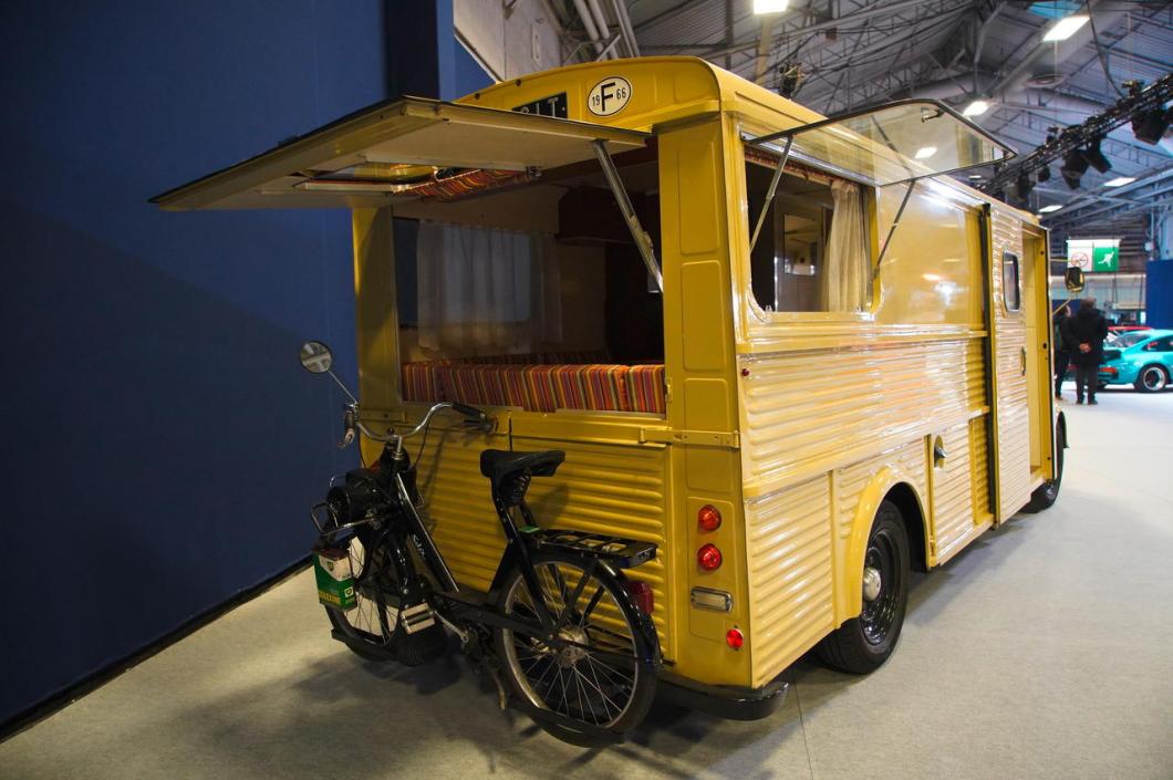 Citroën Type HY. Un exemplaire unique aménagé en camping car vendu avec ...