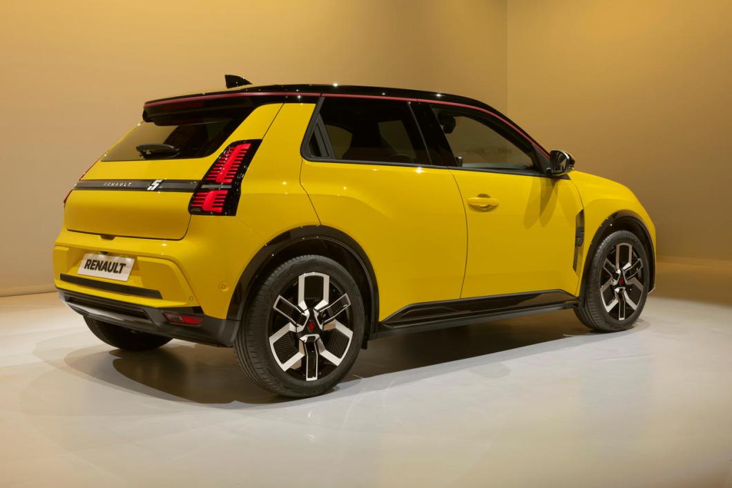 Renault dévoile par erreur l’intérieur de la future R4 en présentant la ...