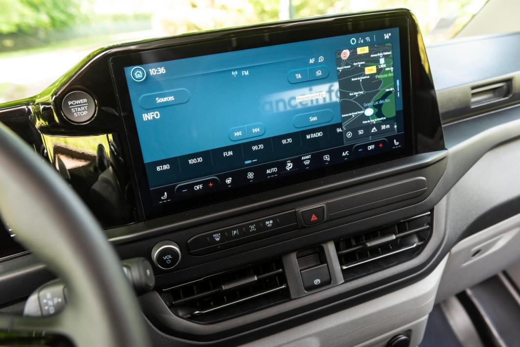 Essai comparatif. Le Ford Transit Custom 2024 défie le Renault Trafic