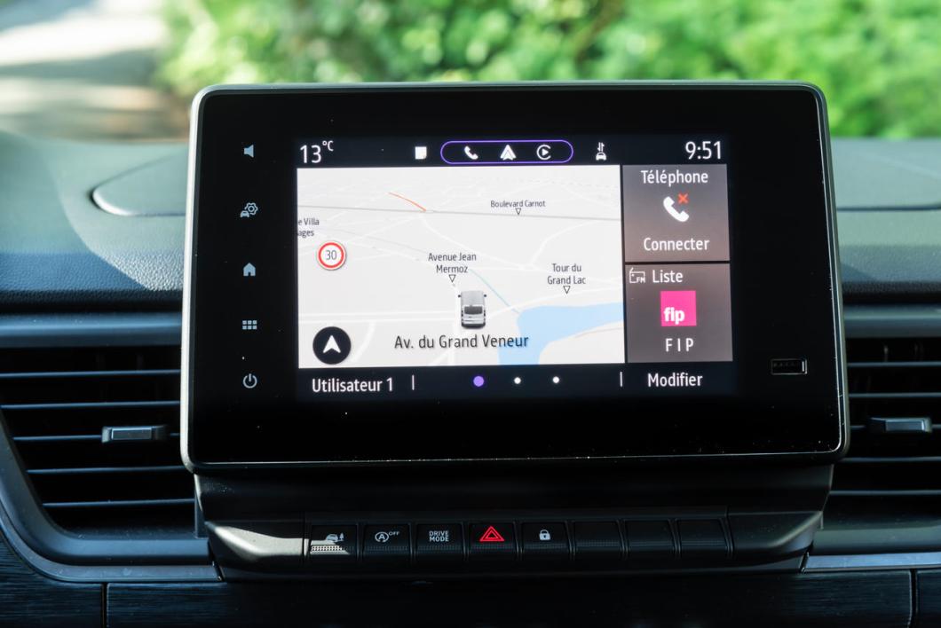 Essai comparatif. Le Ford Transit Custom 2024 défie le Renault Trafic