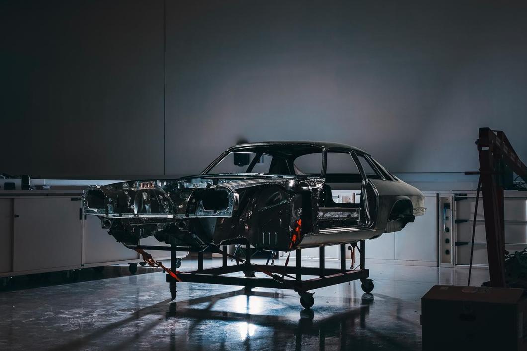 TWR Supercat (2024). Cette Jaguar XJS restomod adopte un V12 de plus de ...