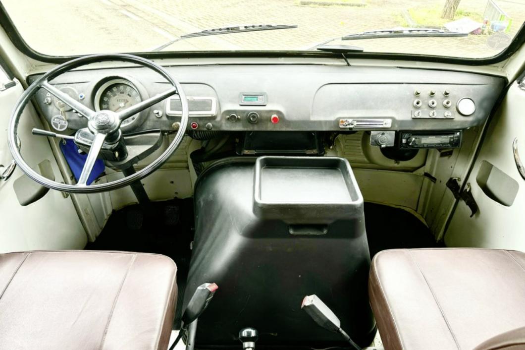 Insolite. Un rarissime utilitaire Alfa Romeo A12 aménagé en camping-car ...