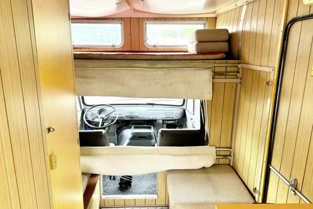 Insolite. Un rarissime utilitaire Alfa Romeo A12 aménagé en camping-car ...