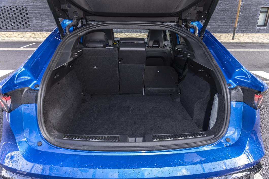 Essai comparatif. Le Renault Rafale (2024) défie le BMW X2