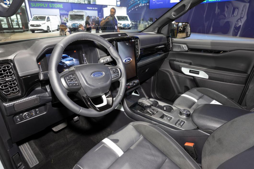 Ford Ranger PHEV (2025). Voici les caractéristiques techniques du pick ...