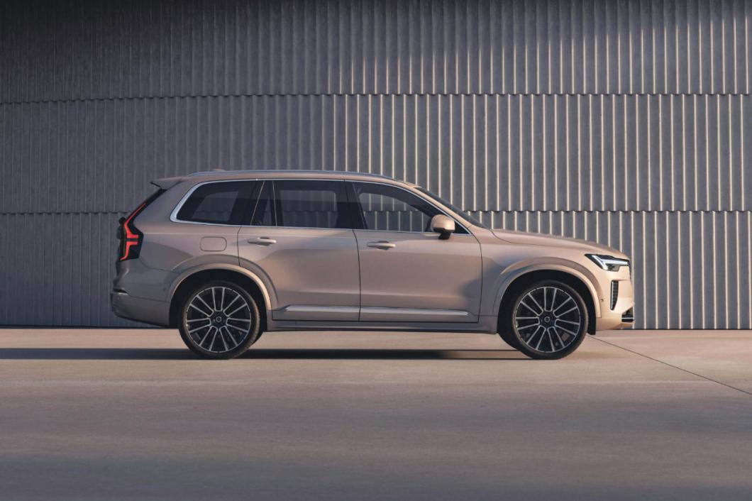 Volvo XC90 (2024). Découvrez la version restylée du SUV familial en vidéo