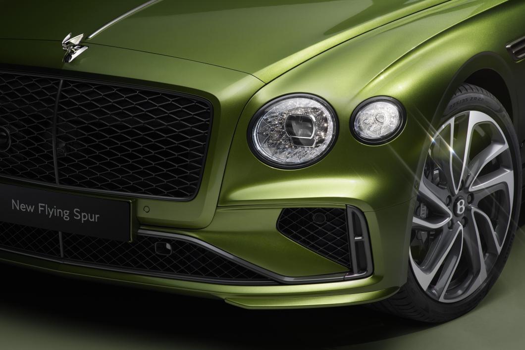 Nouvelle Bentley Flying Spur (2024). La limousine hybride rechargeable au V8 de 782 ch