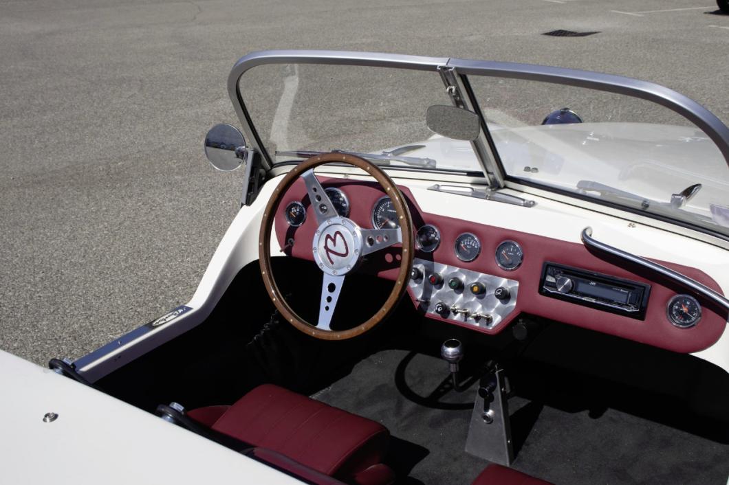 2CV Burton. L'étonnante Deuche roadster désormais homologuée en France