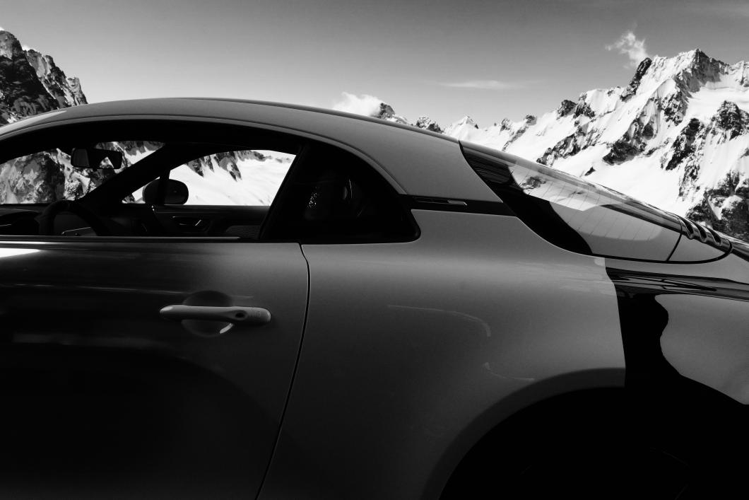 Alpine A110 Monochromatic. Mathieu César réalise une Art Car unique ...