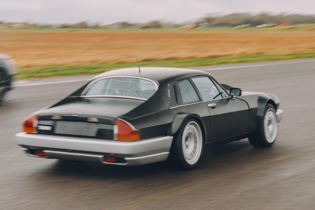 TWR Supercat (2024). Une Jaguar XJS restomod au V12 à compresseur de 669 ch