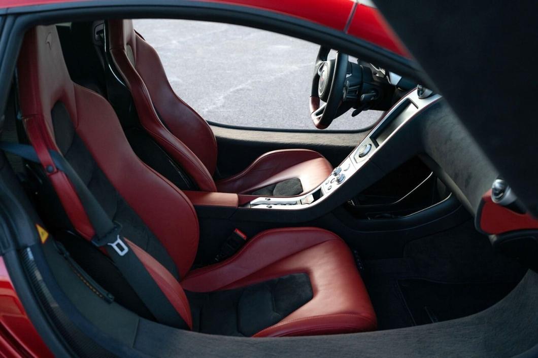 Formule 1. Les McLaren MP4-12C de Hamilton et Button à vendre