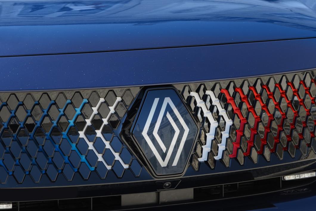 Nouveau Renault Rafale Présidentiel : une version allongée et blindée ...