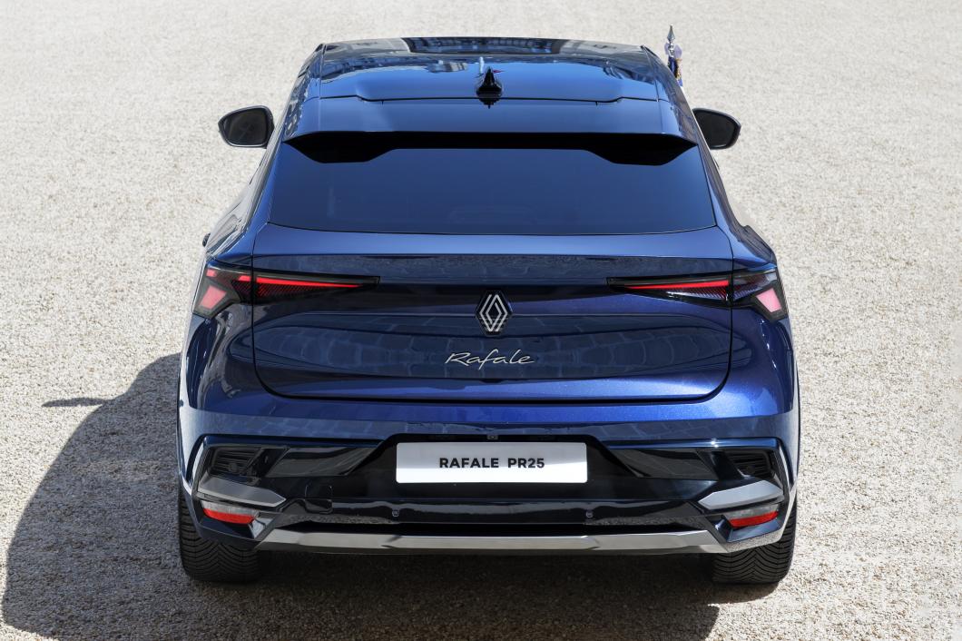 Nouveau Renault Rafale Présidentiel : une version allongée et blindée ...