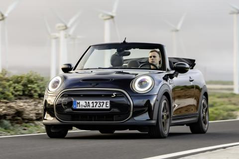 Mini Cooper SE Cabrio (2023). Le cabriolet électrique lancé en série limitée et à prix salé