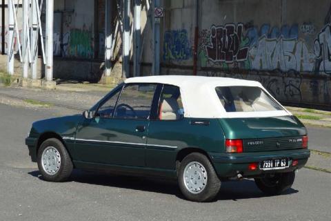 C'est l'histoire d'une chic Peugeot 205 Roland Garros et d'une simple ...