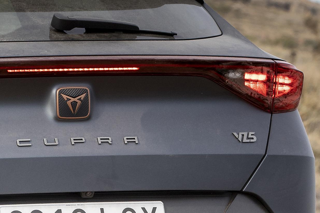 Photo 14 - Feux et logo Cupra VZ5 - Essai extrême : le Cupra Formentor ...
