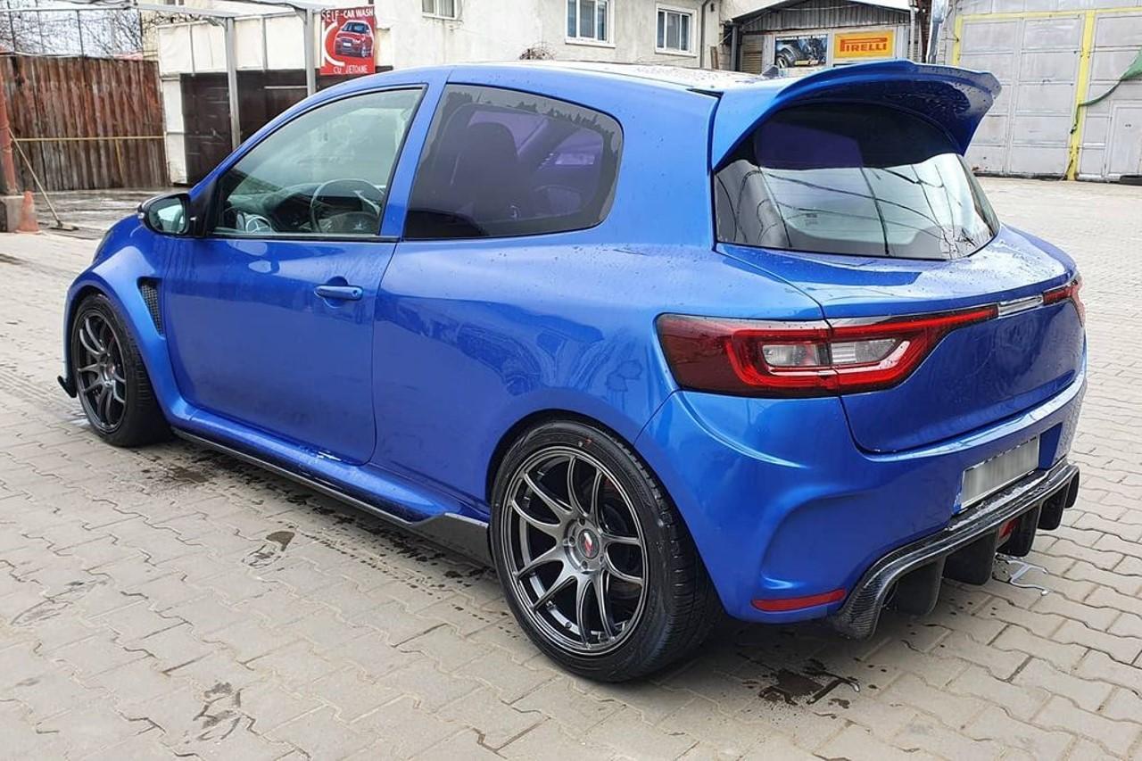 Une Renault Clio 3 RS extrême… avec des feux de Mégane
