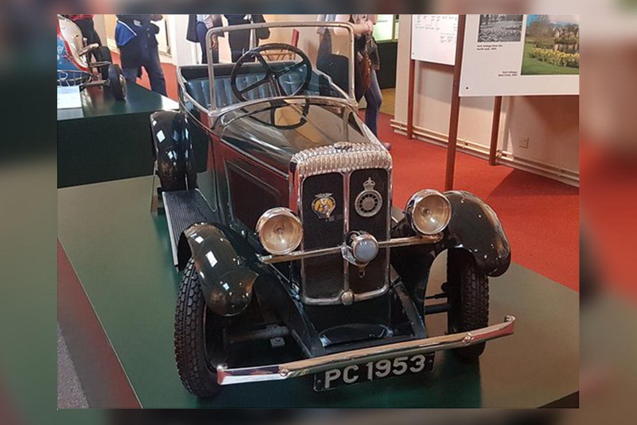 Photo 2 - citroennette C4 elizabeth II - Disparition d'Elizabeth II ...