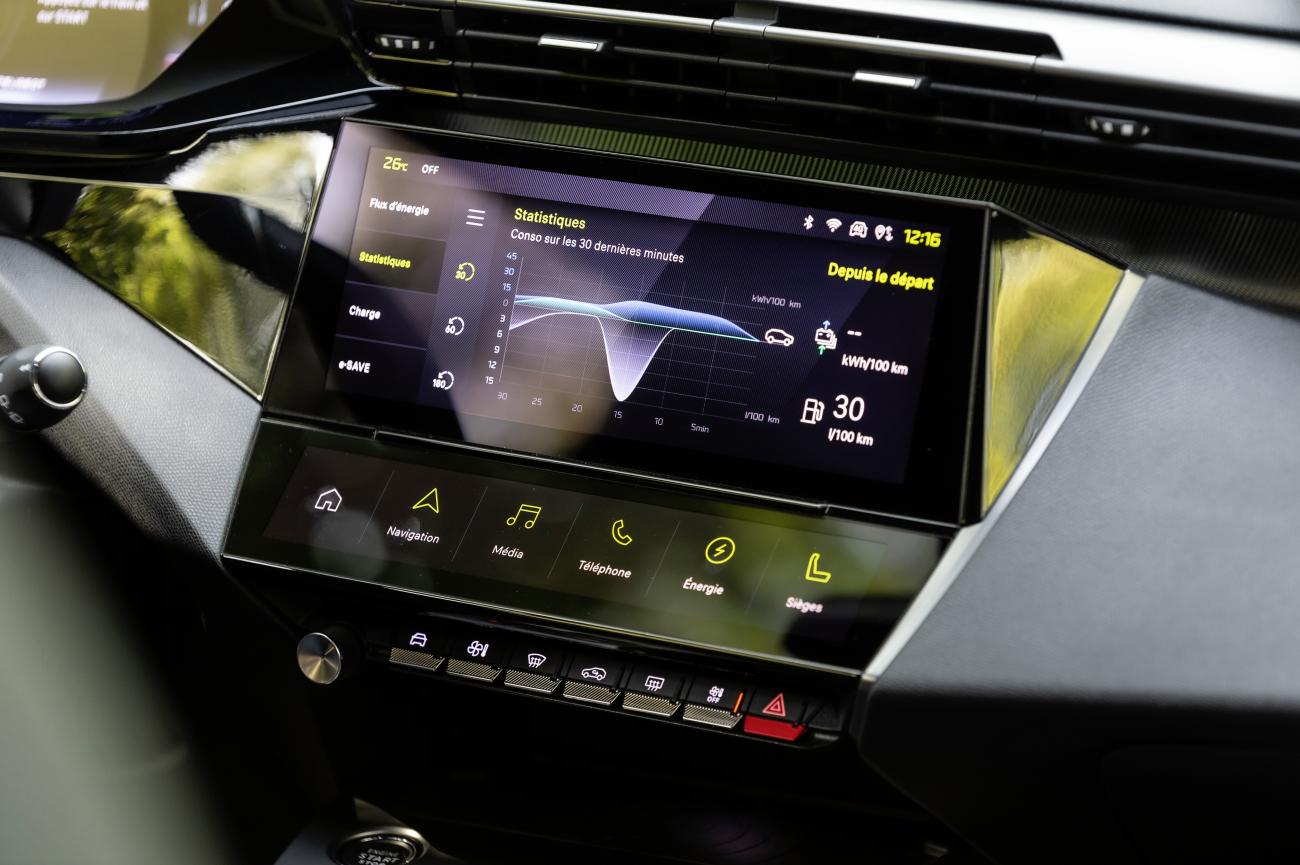 Photo 42 - Ecran tactile Peugeot 308 PHEV 180 GT - Essai comparatif ...