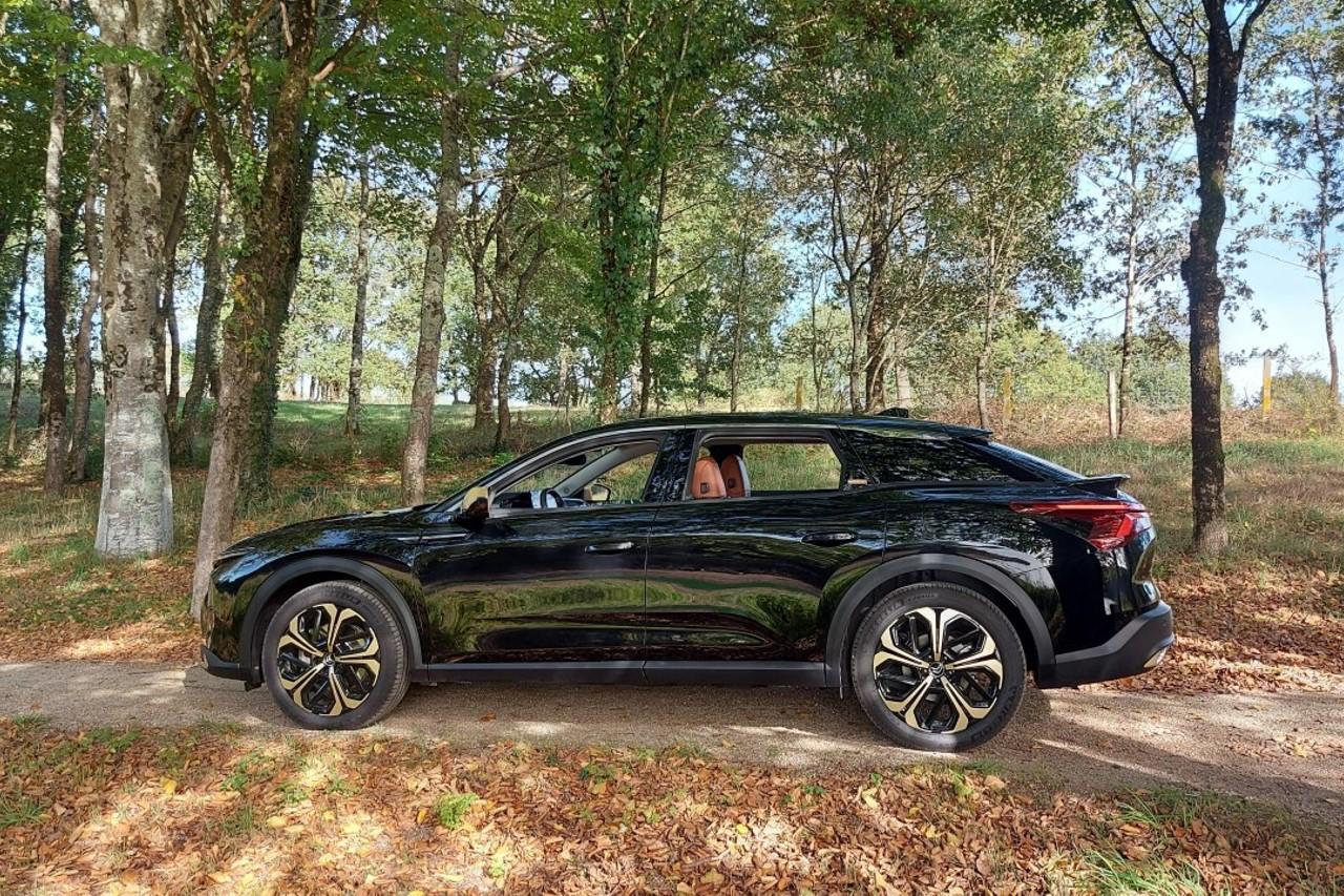 Photo 10 - Citroën C5 X Pallas arbres - Un distributeur Citroën signe une C5 X Pallas haut de ...