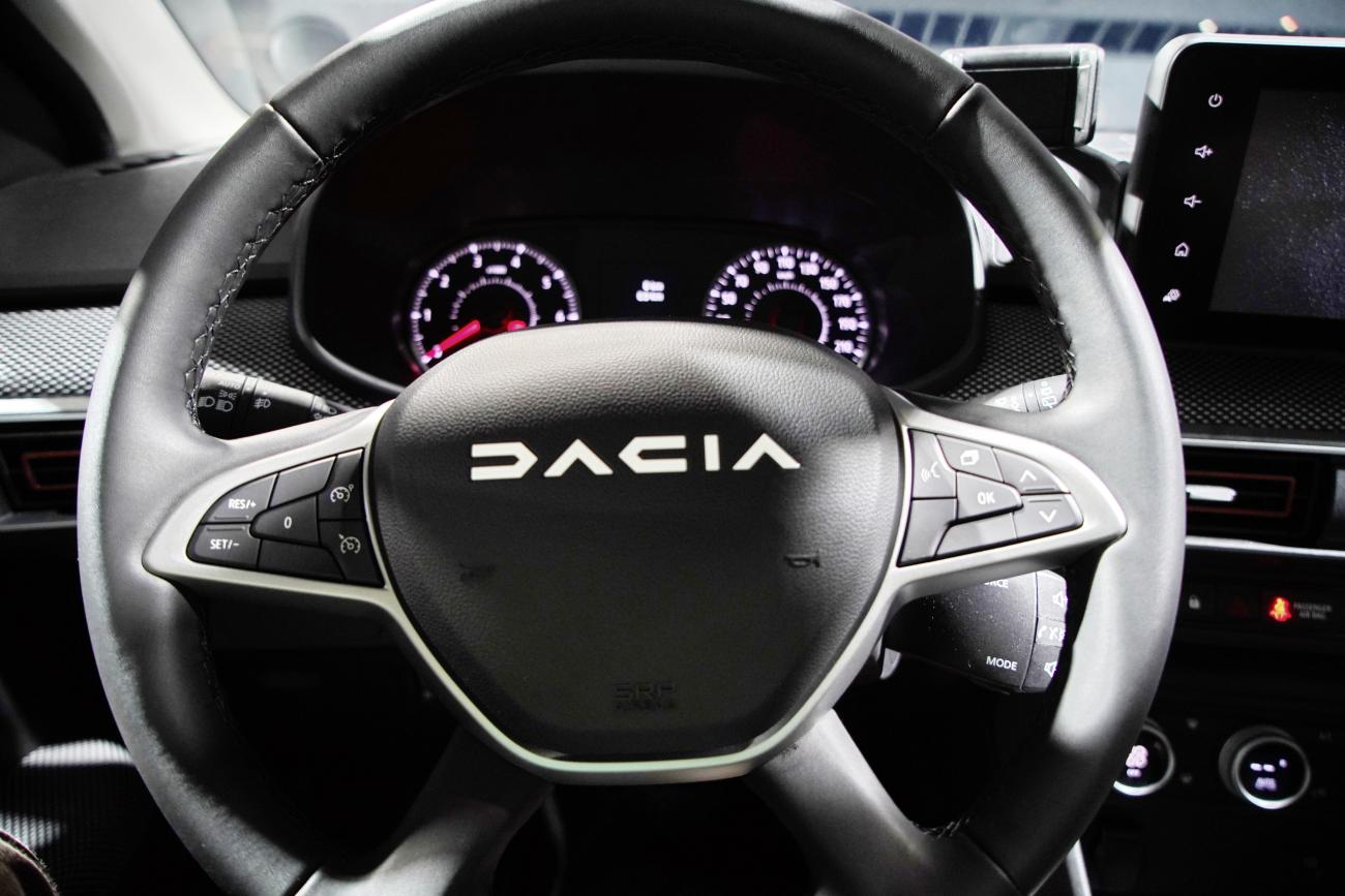 Dacia Sandero. Retrait du volant "Soft Feel" sur le haut de gamme ...