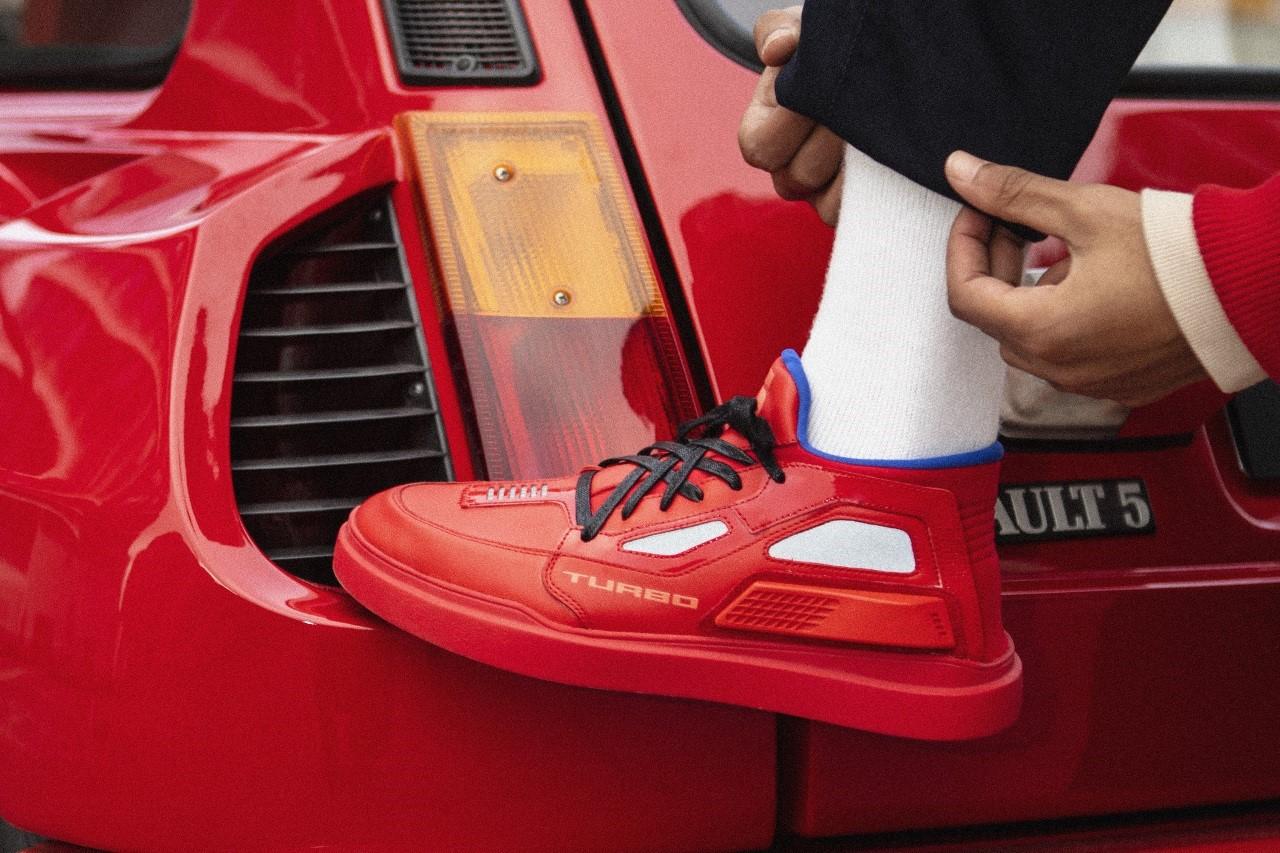 Photo 2 - Renault Racing Shoe5 en rouge. - Renault Racing Shoe5. Des ...