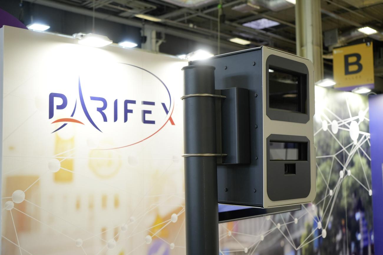 Photo 14 - Au Salon, on croise aussi des fabricants de radars comme ...