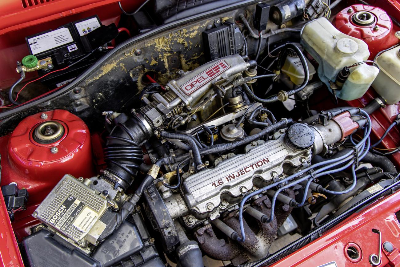 Photo 12 - Opel Corsa A GSi moteur - Essai rétro Opel Corsa A GSi : 820 ...