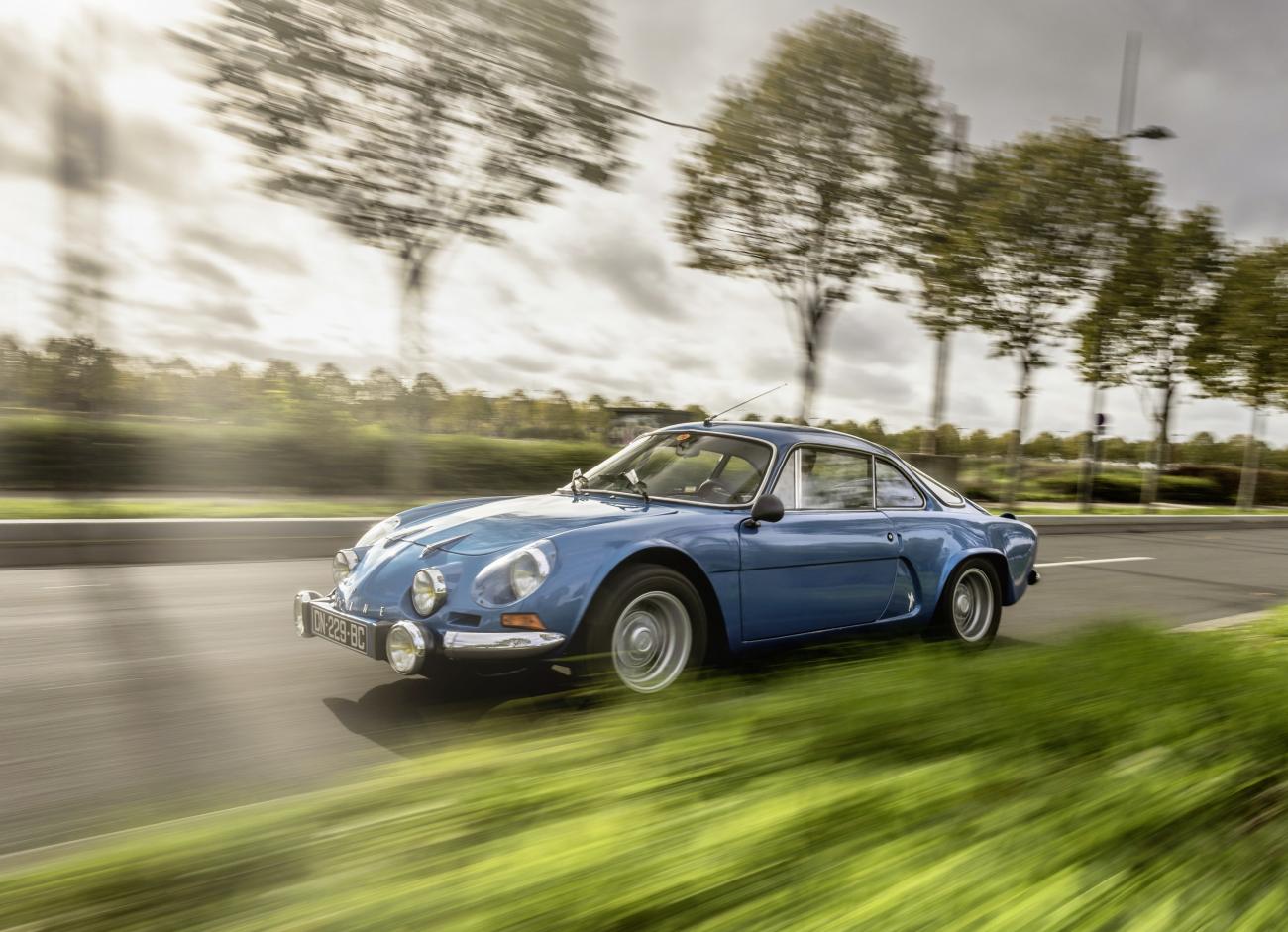 Essai rétro Alpine A110 Berlinette. La libellule fête ses 60 printemps