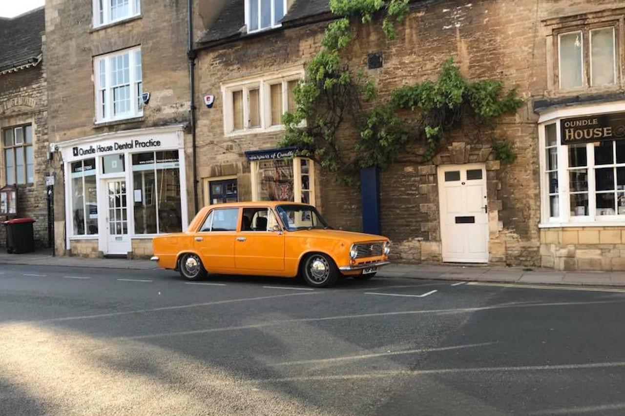 Diaporama et photos - Insolite. Un "sleeper" Lada 2101 à moteur Ford de ...
