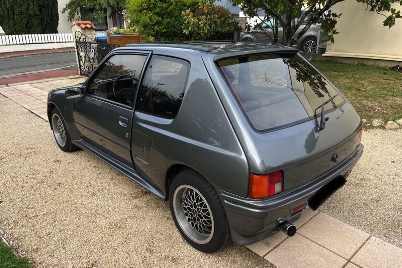 Photo 2 - Cette 205 GTi 1.9 a été bodybuildée par Gutmann. - Deux ... Photo 2 - Cette 205 GTi 1.9 a été bodybuildée par Gutmann. - Deux ...