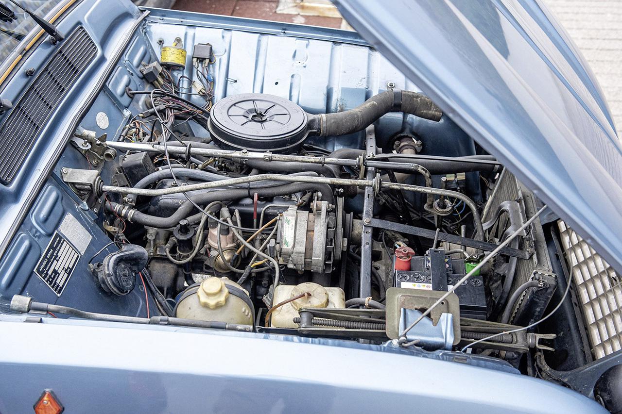 Diaporama et photos - Une Renault 4 GTL Sinpar 4 x 4 à vendre aux enchères à Rétromobile | L'Argus