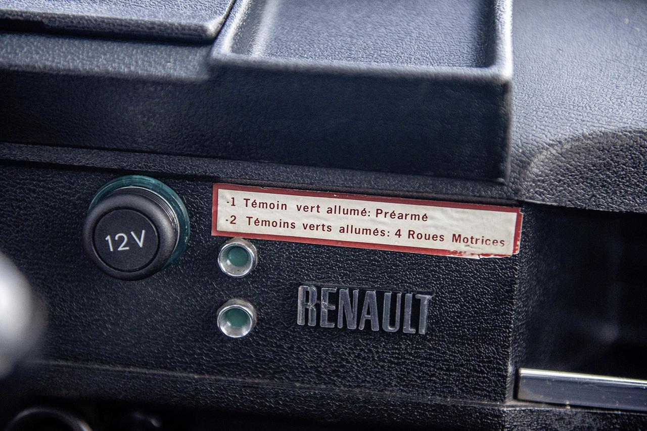 Diaporama et photos - Une Renault 4 GTL Sinpar 4 x 4 à vendre aux enchères à Rétromobile | L'Argus