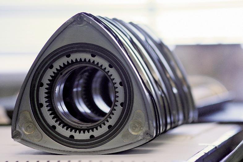 Photo 8 - Aussi appelé rotor, le piston d un moteur rotatif prend une ...