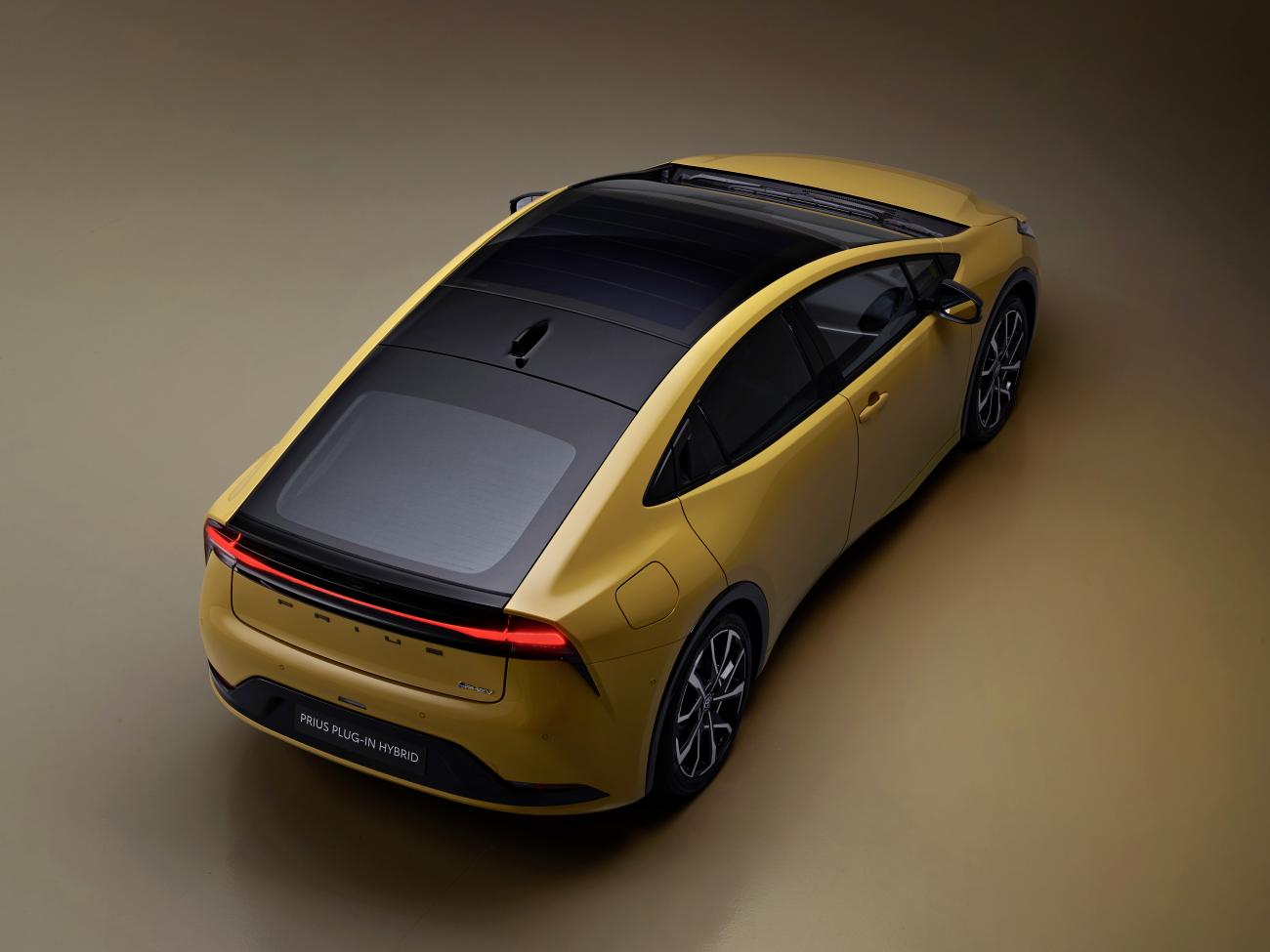 Toyota Prius 5 (2023). Nouveau look et inédit moteur hybride rechargeable