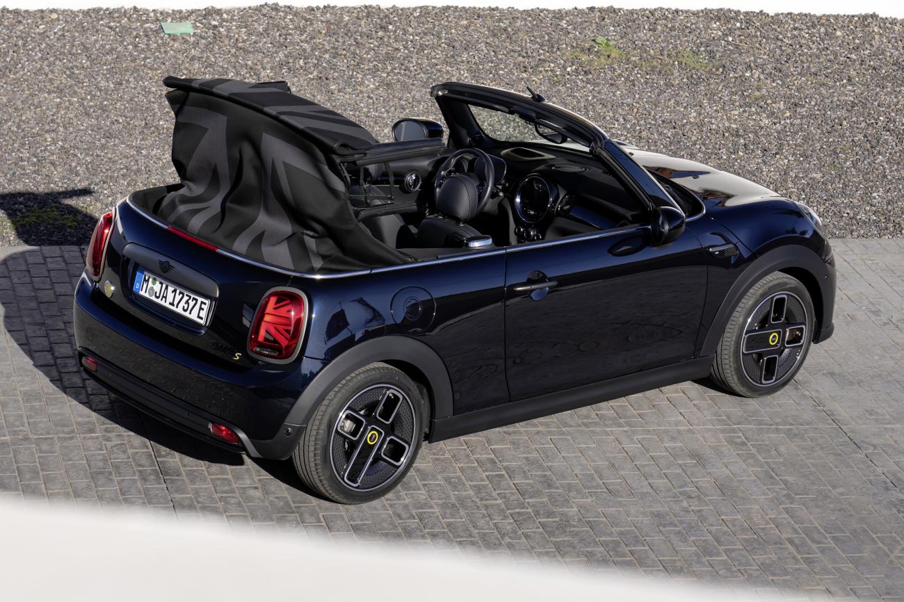 Photo 6 - La capote peut être ouverte et fermée électriquement même en ...