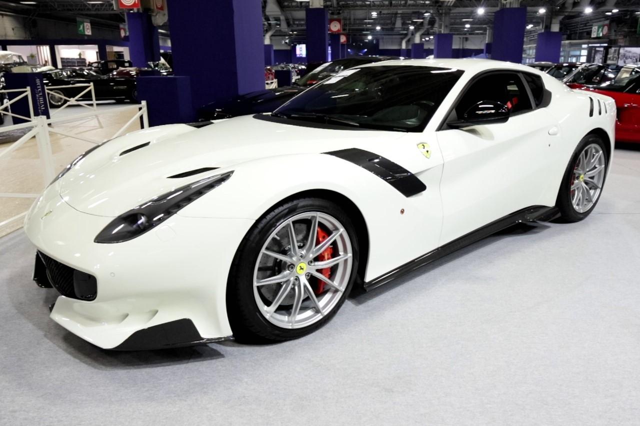 Photo 9 - Cette F12 tdf est la Ferrari la plus récente du salon ...