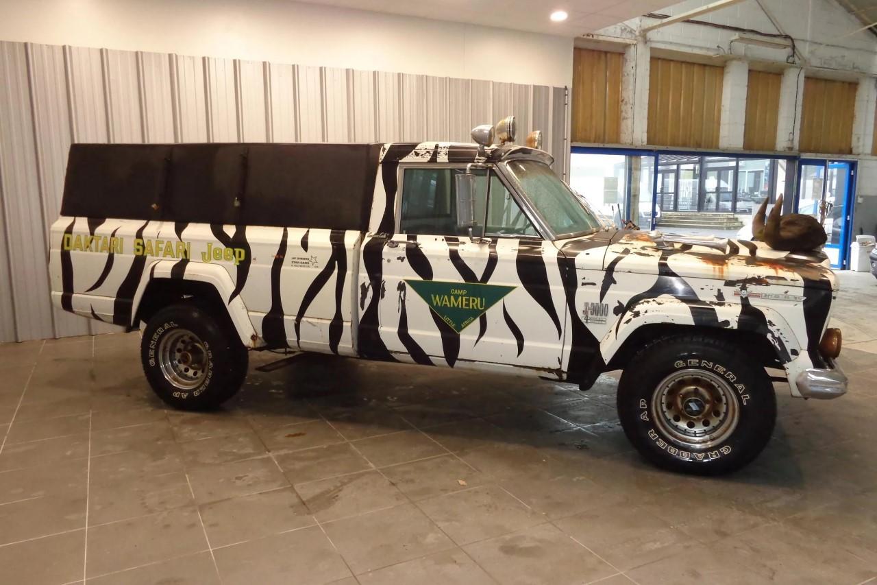 Photo 2 - La voiture fut modifiée pour les besoins du tournage ...